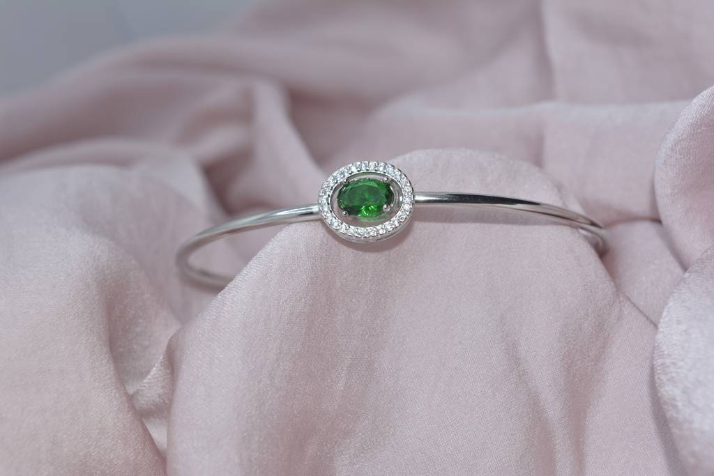 Green Brilliance Oval | Green Brilliance Oval · Eternz