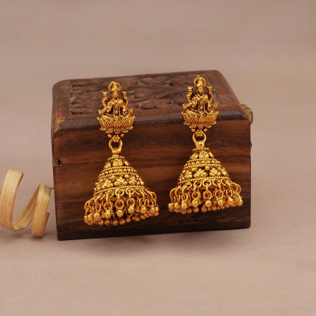 Long Antique Gold Plain Maa Lakshmi Necklace Set With Jhumka | Long ...