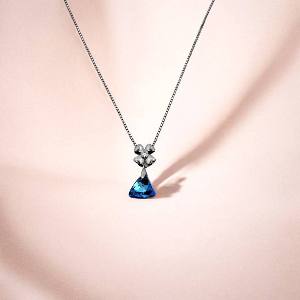 Silver Petal Triad Necklace | Silver Petal Triad Necklace · Eternz