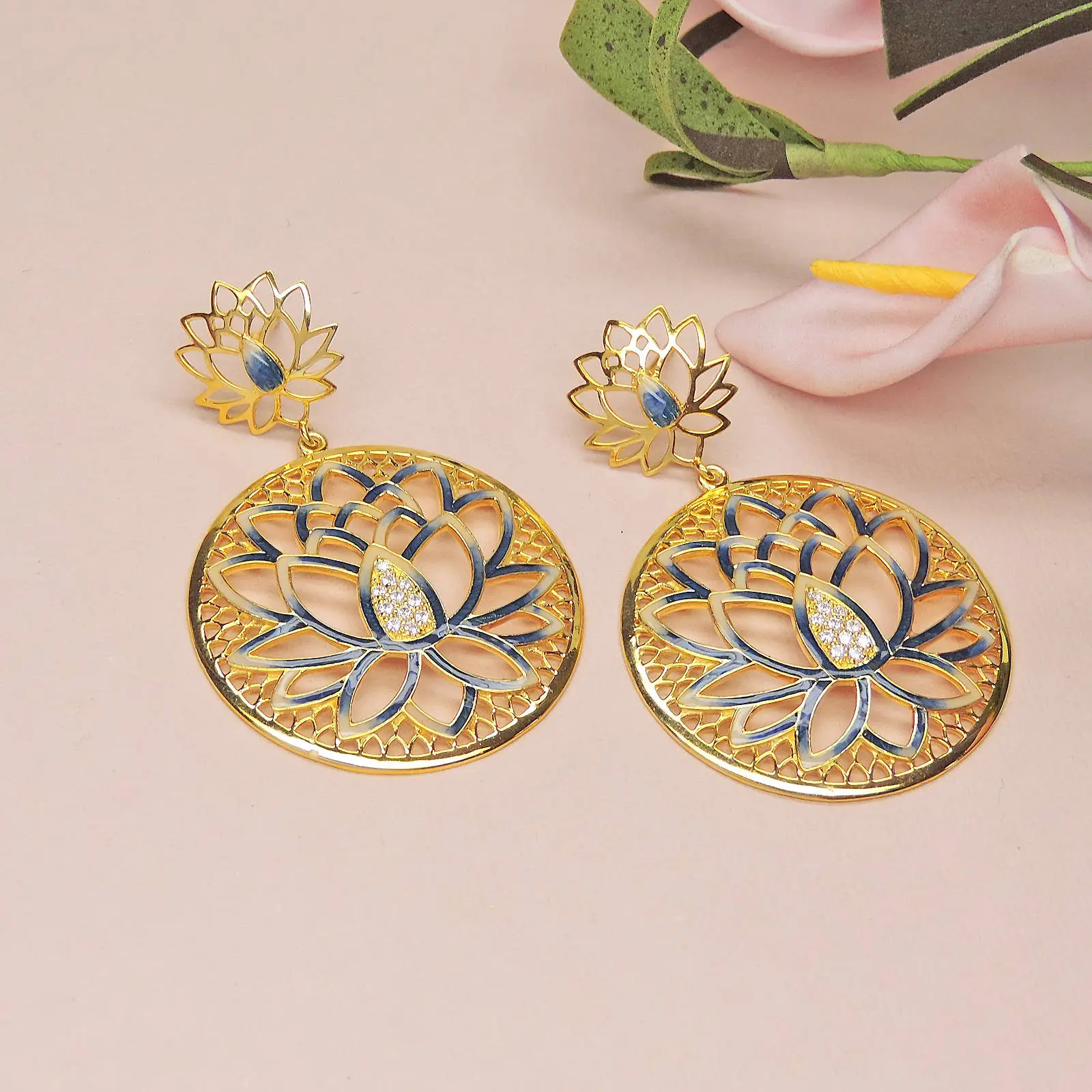 The Deluxe Lotus Beauty | The Deluxe Lotus Beauty · Eternz