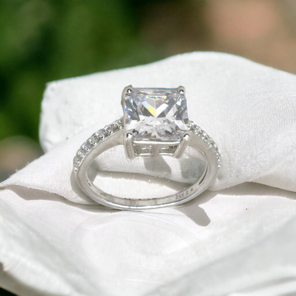 Regal Sparkle Ring | Regal Sparkle Ring · Eternz