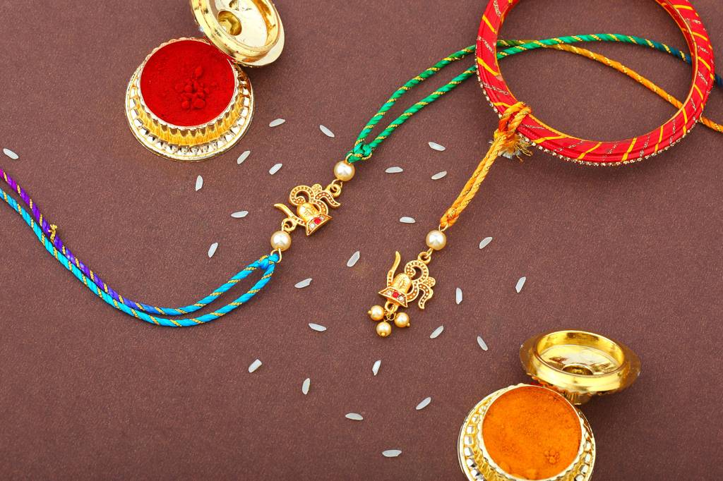 Estele Gold Plated Divine Lord Shiva With Om Symbol Rakhi Set For ...