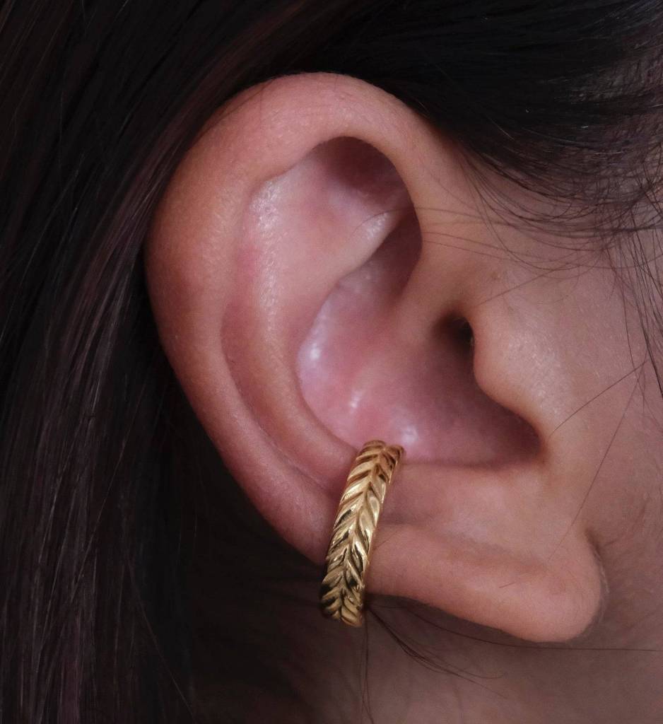 Solid Leaf Ear Cuff | Solid Leaf Ear Cuff · Eternz
