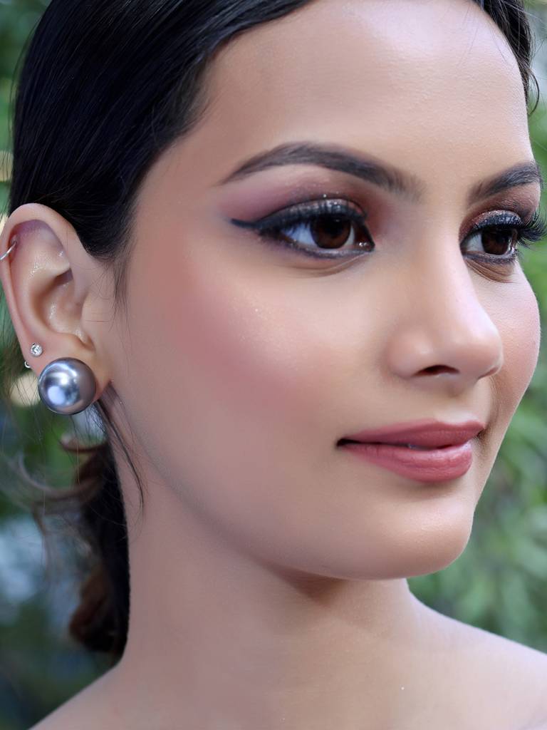 18Mm Grey Pearl Studs | 18Mm Grey Pearl Studs · Eternz