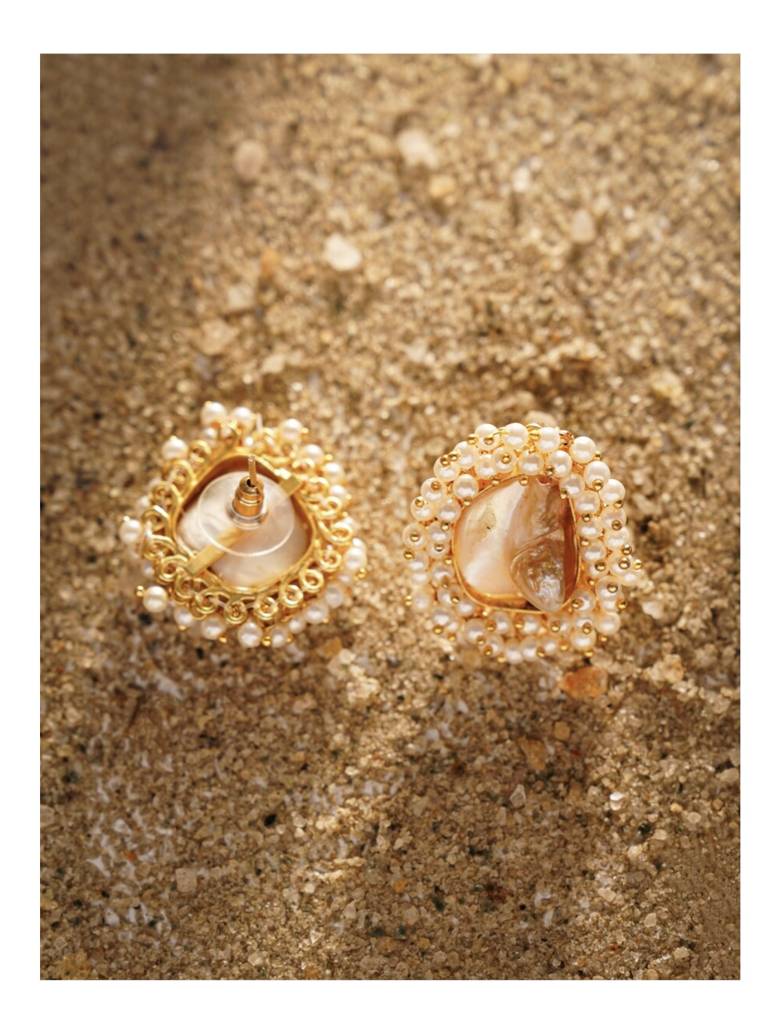 Pearl Earrings In Gold Tone | Pearl Earrings In Gold Tone · Eternz