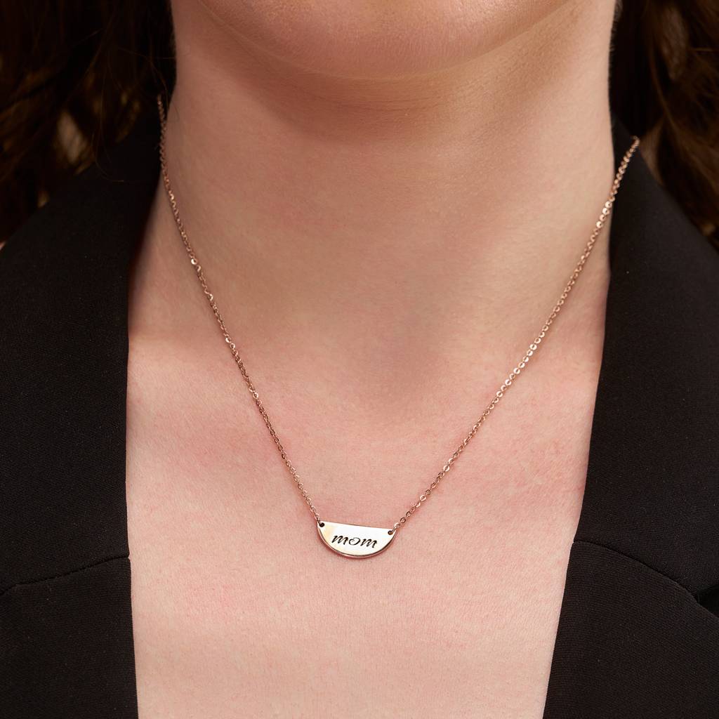 Mom Name Plate Necklace | Mom Name Plate Necklace · Eternz