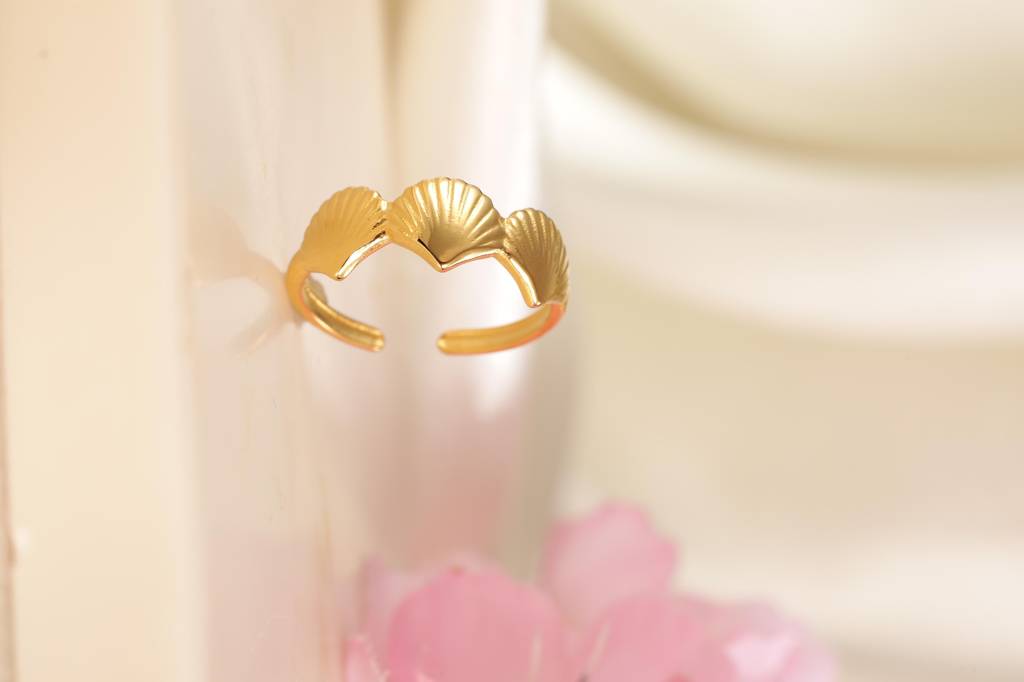 Golden Scallop Shell Ring | Golden Scallop Shell Ring · Eternz