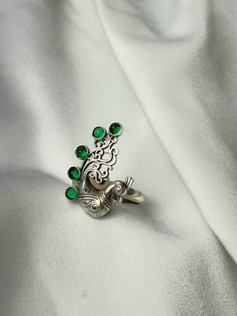Mayura Emerald Ring | Mayura Emerald Ring · Eternz