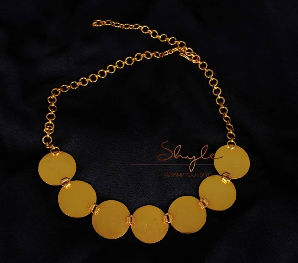Adya Intricate Motif Sequence Gold Necklace | Adya Intricate Motif Sequence Gold Necklace · Eternz