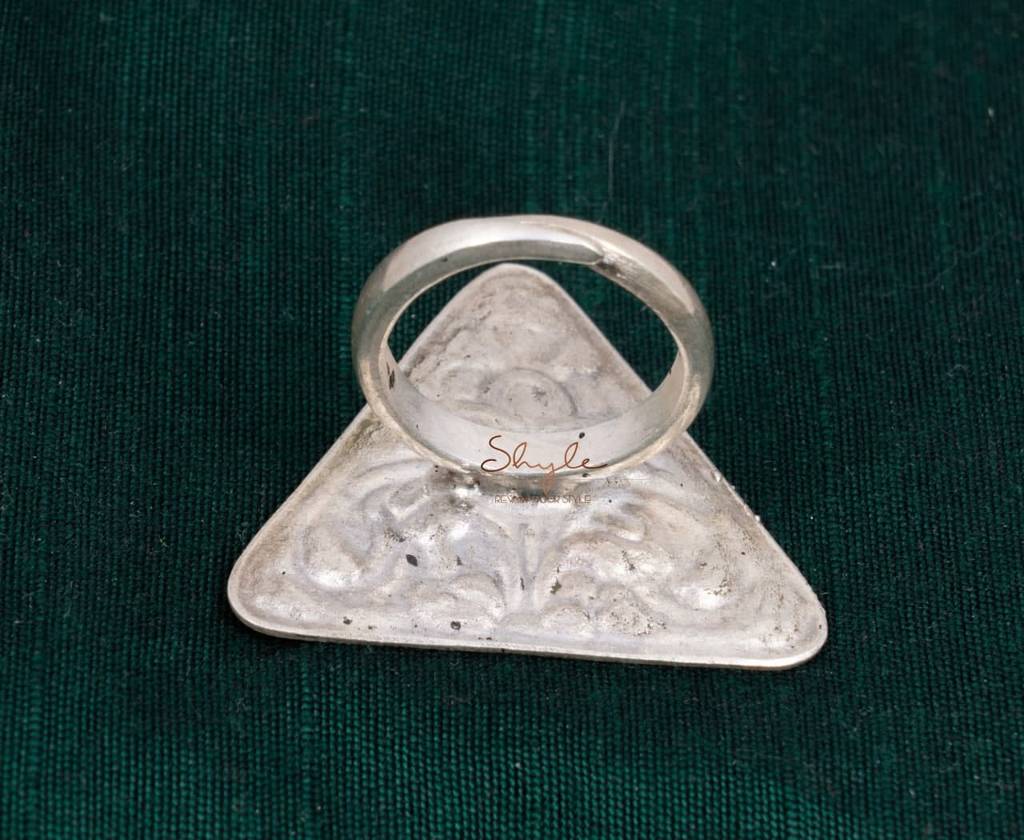 Adya Triangle Chitai Ring | Adya Triangle Chitai Ring · Eternz