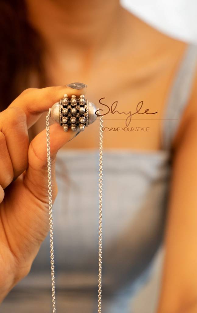 Moh Dot Embossed Necklace | Moh Dot Embossed Necklace · Eternz