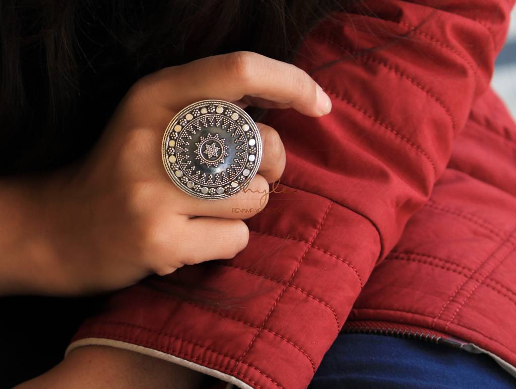 Anvaya Daana Detailed Classic Ring | Anvaya Daana Detailed Classic Ring · Eternz