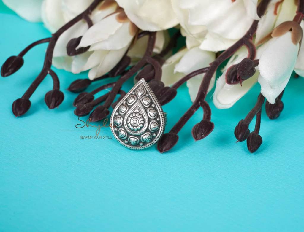 Dulari Embossed Drop Classic Ring | Dulari Embossed Drop Classic Ring · Eternz