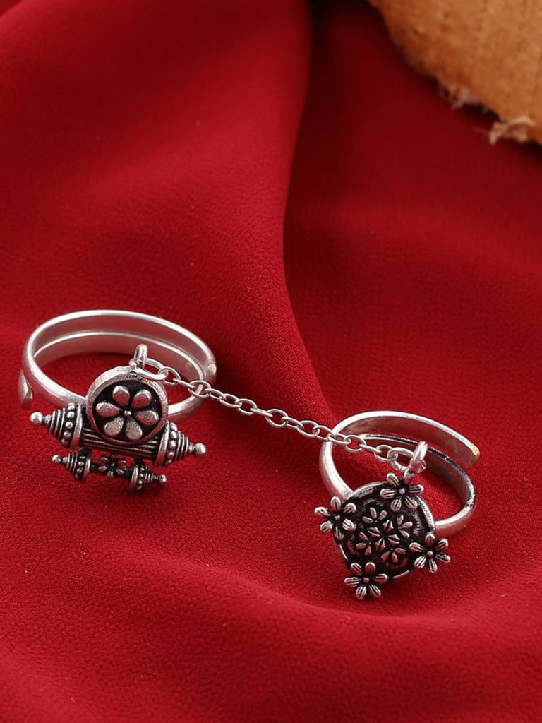 Nayantara Dual-Finger Statement Ring | Nayantara Dual-Finger Statement Ring · Eternz