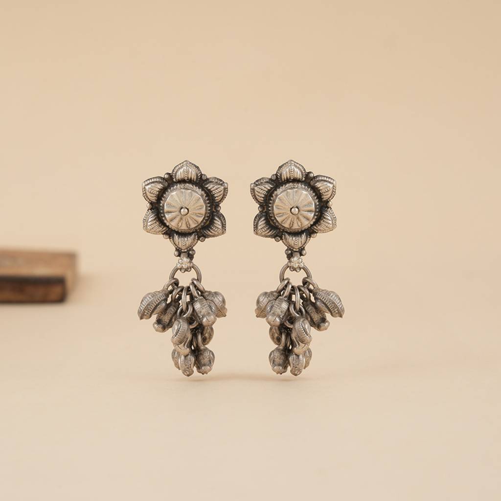 Nakashi Silver Flower Studs | Nakashi Silver Flower Studs · Eternz